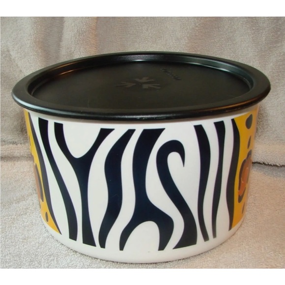 Tupperware | Kitchen | Single Canister Austin Zoo Animal Cracker ...